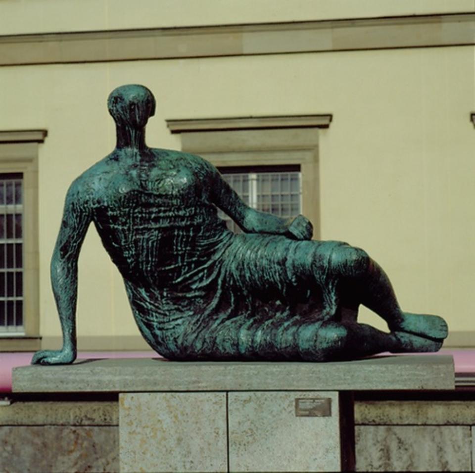 Draped Reclining Woman (Bekleidete liegende Frau) | Staatsgalerie